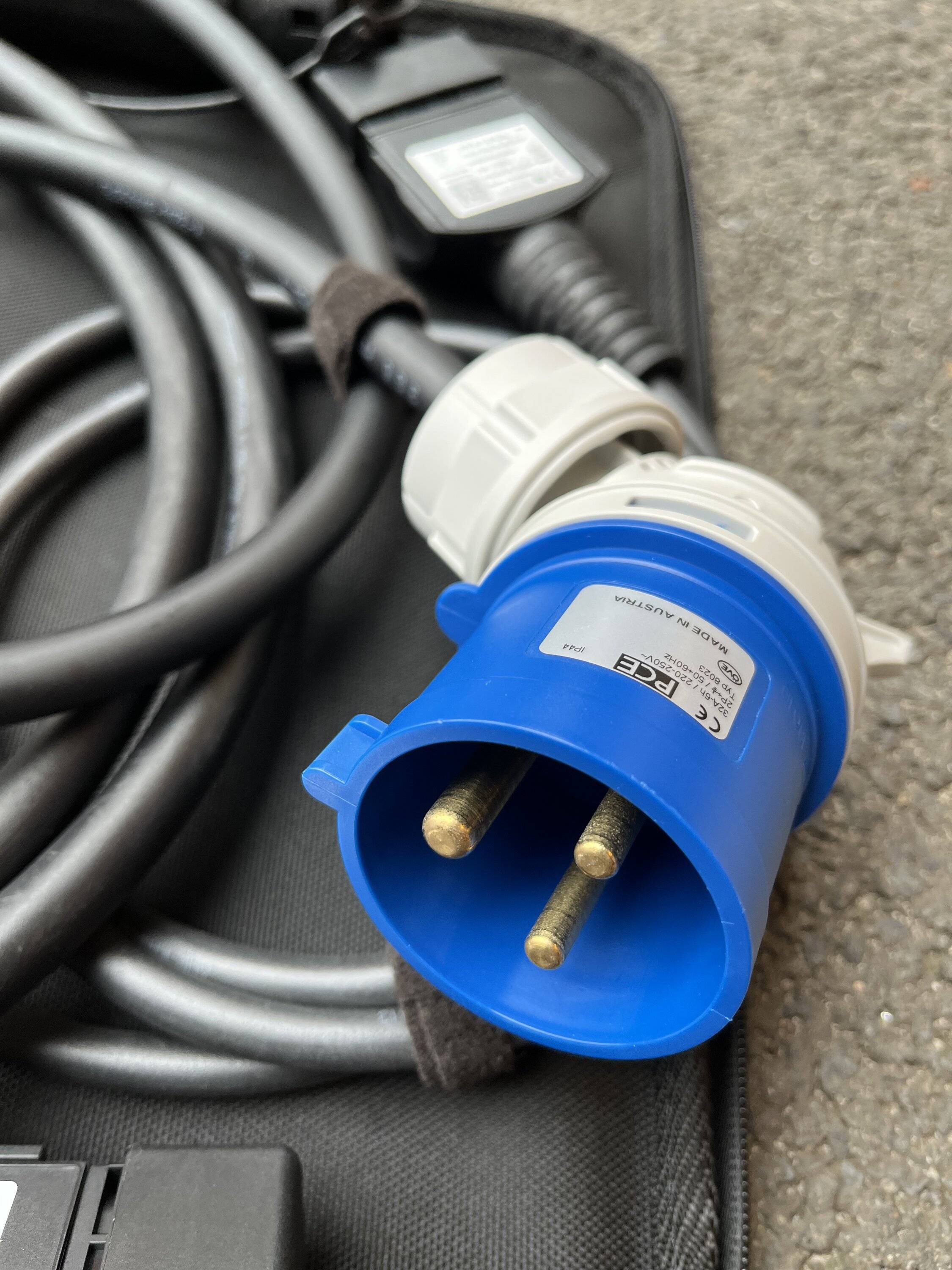 Porsche Mobile Charger Connect WiFi & Porsche Wall Charging Dock Brand ...