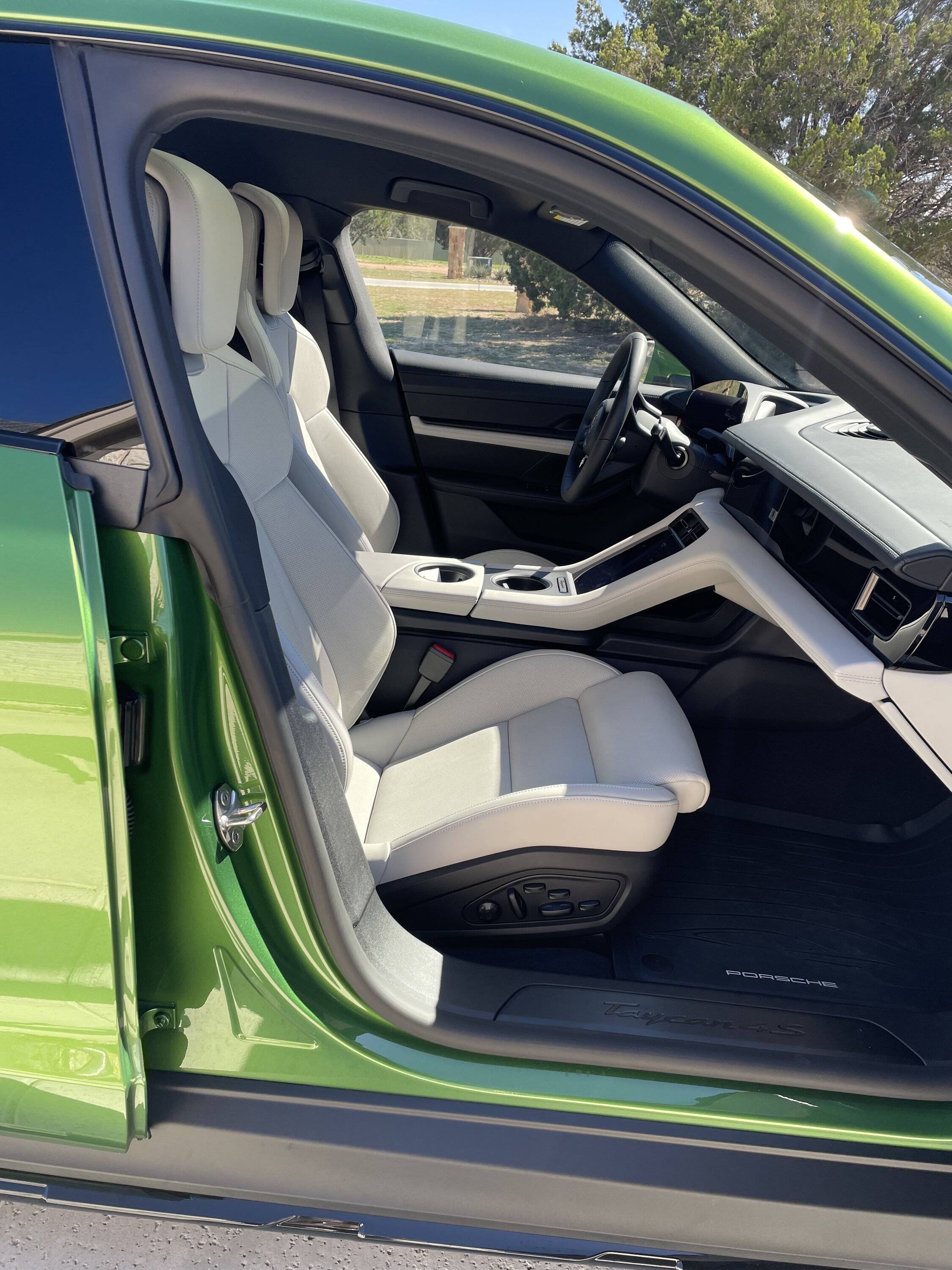 Crayon exterior different colour to Crayon/Black leather interior ...