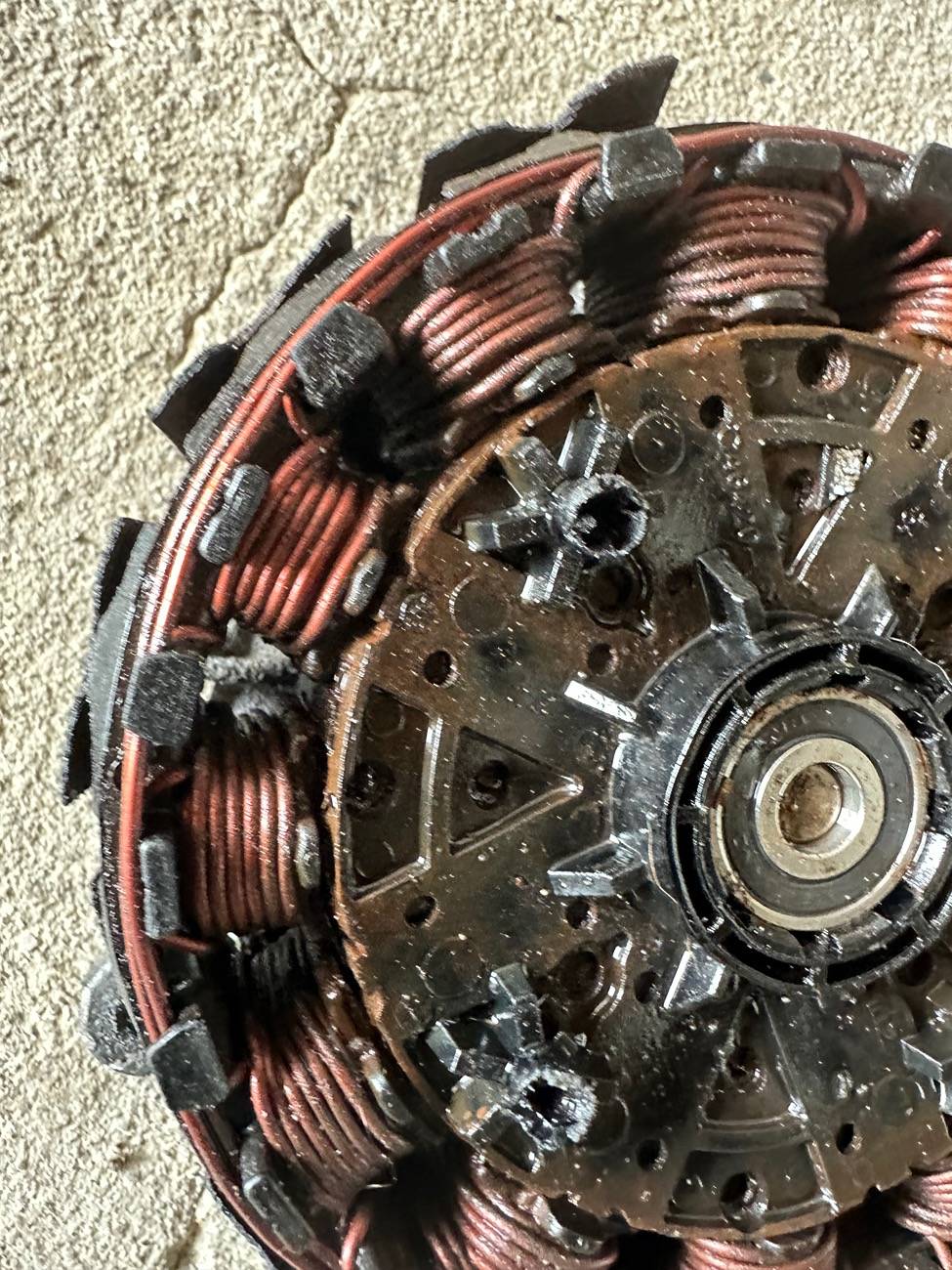 Porche Taykan Cross turismo 4 (2022) Replacing the cooling fan on the ...