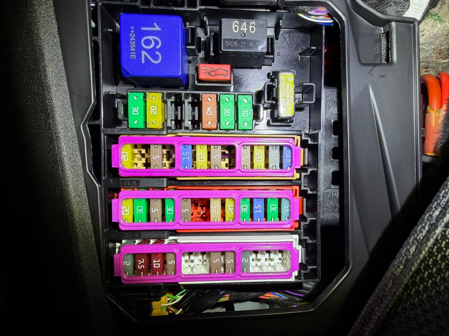 Anyone’s got Taycan 2026 model Fuse chart? | TaycanForum -- Porsche ...